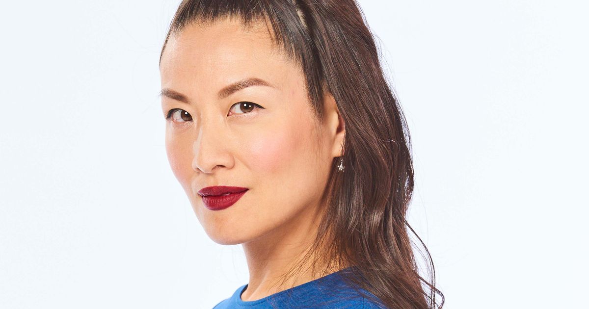 Lainey Gossip’s Elaine Lui Talks About Her Eyeliner Routine